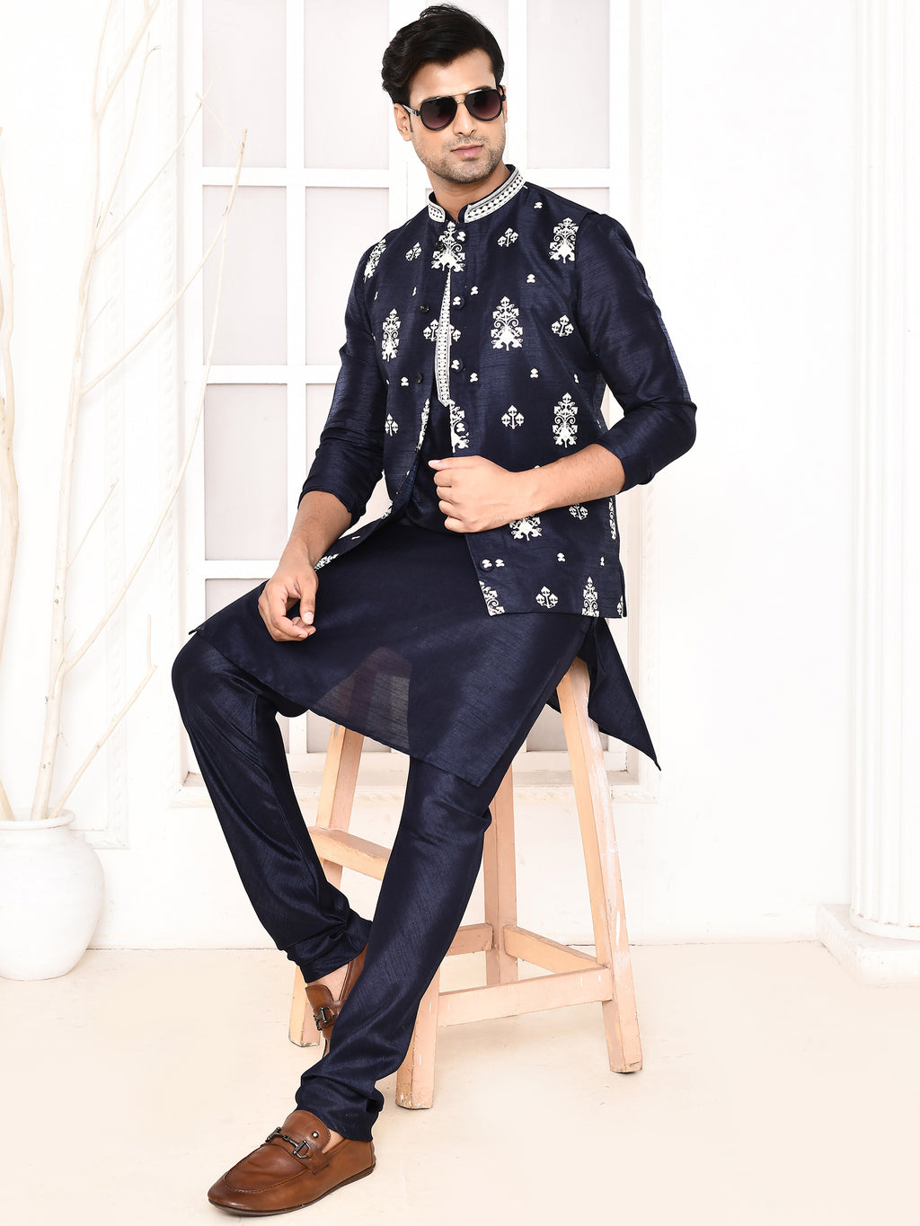 Men's Embroidered Navy Blue Jacket Set – Maahi Fabs
